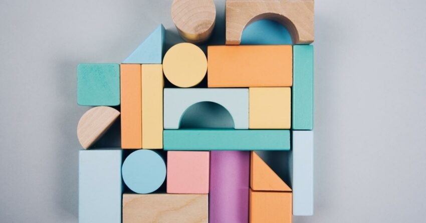 What Makes Choosing the Right Logo Shapes Important? - Logomakerr.AI ...