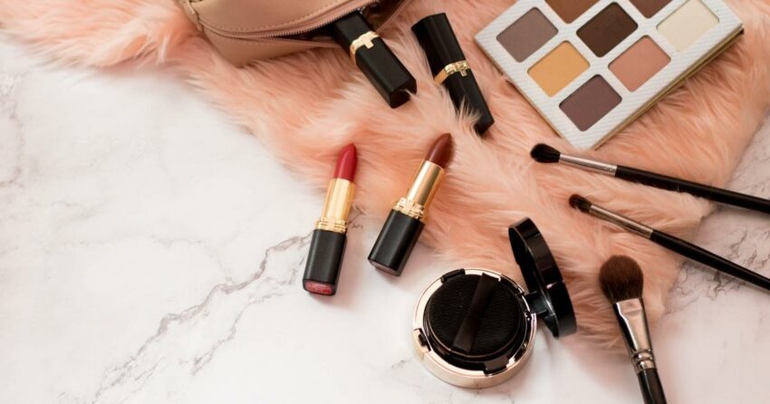 6 Most Famous Makeup Logo Brands in the World - Logomakerr.AI Blog ...